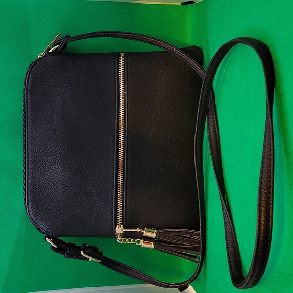 Deluxity Los Angeles | Bags | Deluxity Los Angeles Black Crossbody ...